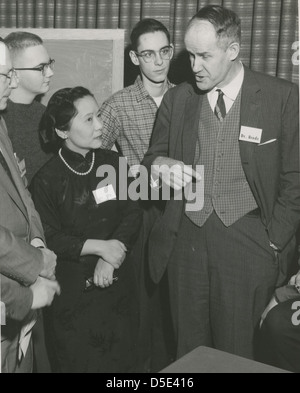 left to right Chien-shiung Wu (1912-1997) and Dr Brode 6891734435 o ...