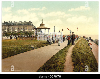 Folkestone seaside resort Stock Photo - Alamy