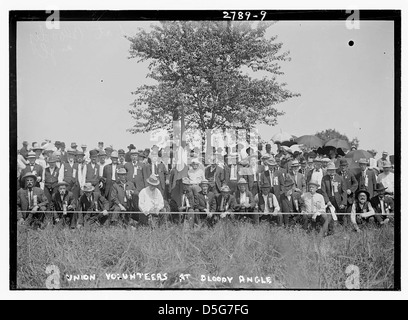 Union Volunteers (i.e., 72nd Pennsylvania Infantry) at Bloody Angle ...