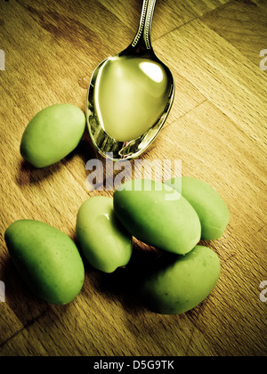 Teaspoon of olive oil Stock Photo - Alamy