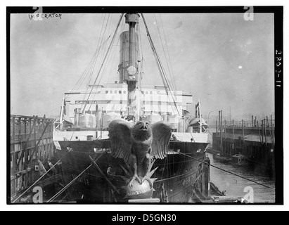 Ocean liner "Imperator" of Hapag Hamburg. View of a cabin with toilet ...