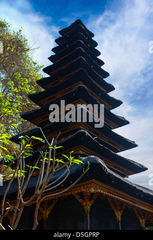 Roof design in the bali indonesia temple Stock Photo - Alamy