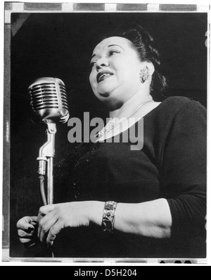 This portrait from around April 1947 shows Hollywood actresses Doris ...