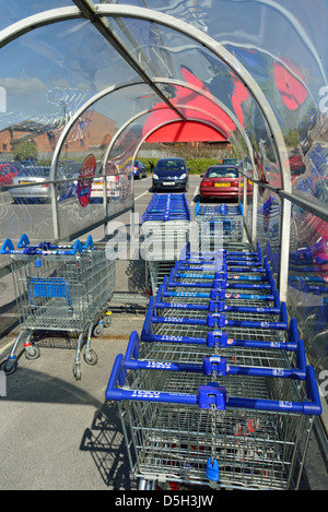 Tesco Extra Supermarket, Addlestone, Surrey, England, United Kingdom ...
