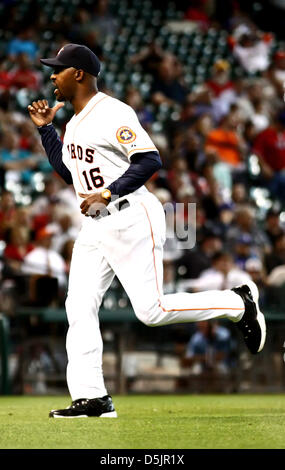 Houston Astros manager Bo Porter, left, takes the ball from Houston ...