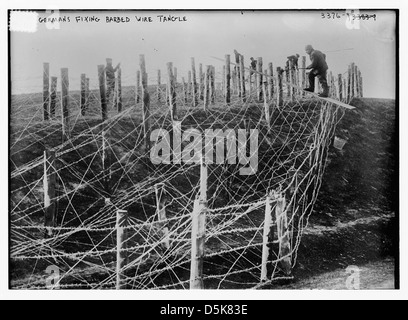 Germans fixing barbed wire tangle, Photograph shows German soldiers ...