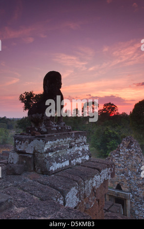 Angkor Wat temple built for King Suryavarman II UNESCO World Heritage ...