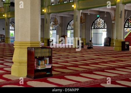 Shelf of Quran books in mosque Stock Photo - Alamy