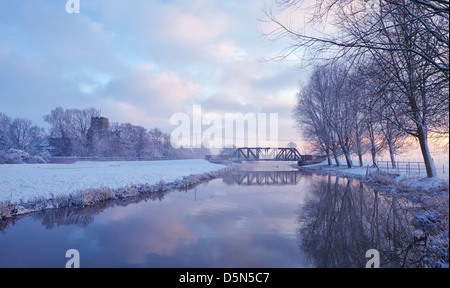 The Waveney river on the Norfolk/Suffolk border in winter Stock Photo ...