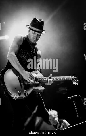 Toronto, Ontario, Canada. 5th April 2013. Lead guitarist TOM THACKER of ...