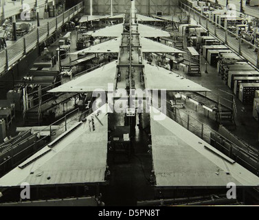 A factory scene from the Consolidated/Convair Aircraft factory in San ...