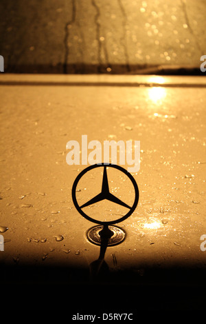 mercedes car in rain at night Stock Photo - Alamy