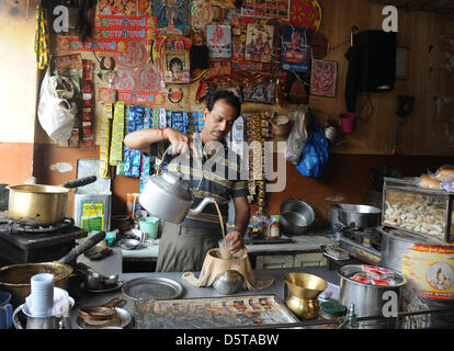 Tea shop owner make Masala Chai in Varanasi, Uttar Pradesh, India Stock ...