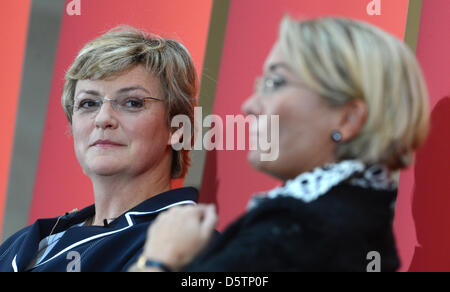 Franziska Augstein (L), daughter of 'Spiegel' foudner and publisher ...