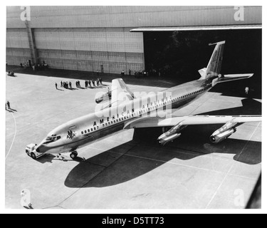 The American Airlines Boeing 707 Stratoliner is a commercial jetliner ...