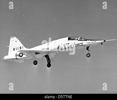The Northrop YT-38A Talon is a twin-engine, supersonic jet trainer ...