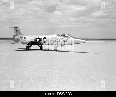 Lockheed YF-104A Starfighter, a high-performance fighter aircraft ...