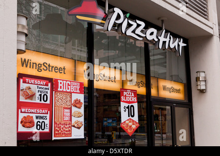 Pizza Hut storefront - USA Stock Photo - Alamy