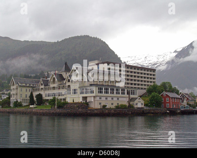 The Kviknes hotel in Balestrand Sognefjorden Norway Stock Photo - Alamy