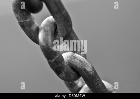 Chain under tension Stock Photo - Alamy
