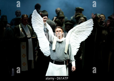 Heldentenor Klaus Florian Vogt as Lohengrin (STANDING) and Ricarda ...
