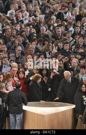 Visitors take a close look at the relic of the 'Holy Robe of Treves' at ...