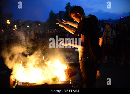 Protesters have lit garbage cans during a demonstration in Berlin ...