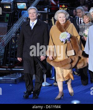Queen Beatrix of Netherlands and President Gauck of open exhibition ...