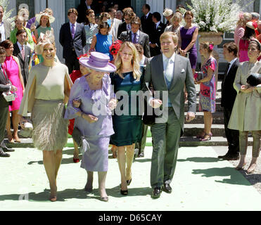 Queen Beatrix and Princess Mabel attending the Investiture ceremony of ...