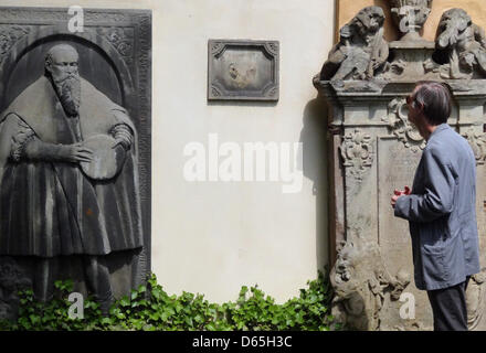The grave of Lucas Cranach the Elder is pictured in Jacobsfriedhof ...