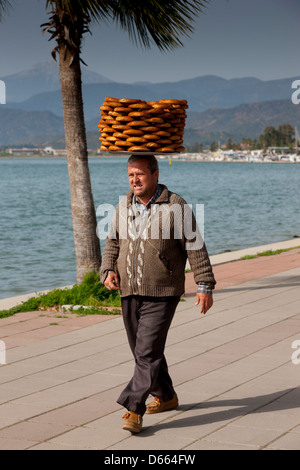 Turkish man carrying simit on the tray on his head - Turkish sesame ...