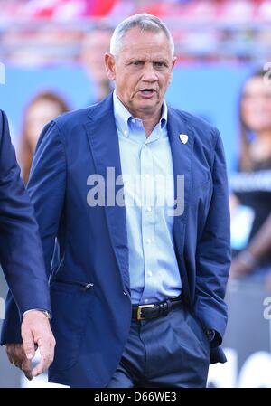 FC Dallas head coach Schellas Hyndman, left, instructs his team during ...
