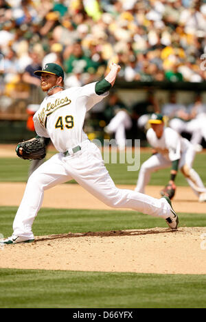 Oakland Athletics pitcher Brett Anderson (49) wipes his face in the ...