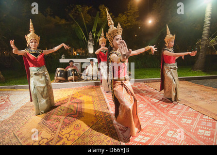 traditional Lao Khon dancers, Luang Prabang, Laos Stock Photo - Alamy