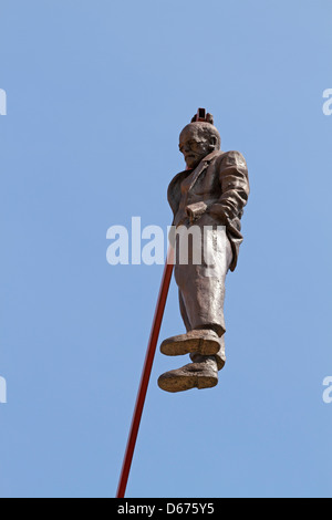 Man Hanging Out, a Statue of Sigmund Freud made by David Cerny in 1996 ...