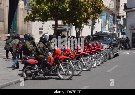 Bolivian Police in uniform, La Paz, Bolivia Stock Photo - Alamy
