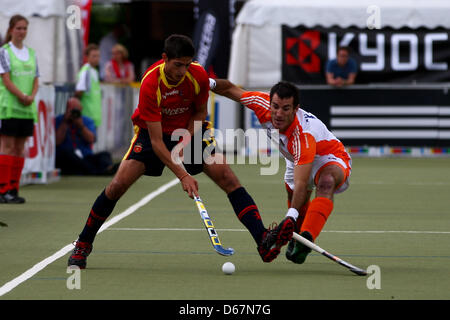 Spain's Xavier Leonhart (l) and the Netherland's Marcel Balkestein (r ...