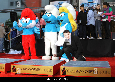 Papa Smurf, Clumsy Smurf, Anton Yelchin, Smurfette The Smurfs historic ...