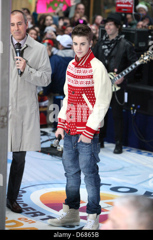 Justin Bieber performs on the Today Show in NYC Stock Photo - Alamy