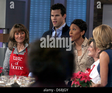 Debra Humphries, Kris Humphries, Robin Roberts Kris Humphries ...