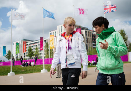 Germany's gymnasts Oksana Chusovitina (r) and Janine Berger walk ...