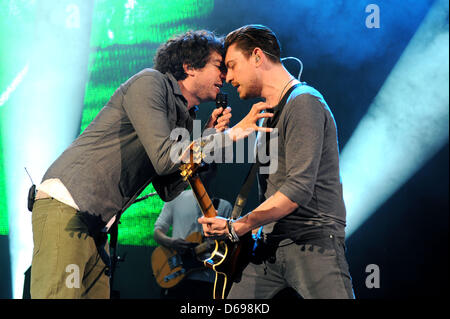 Guitarist Nathan Connolly of British band Snow Patrol performs at ...
