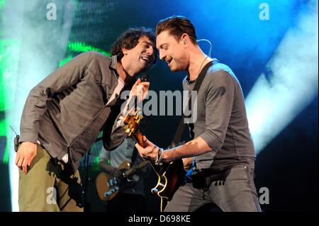 Guitarist Nathan Connolly of British band Snow Patrol performs at ...