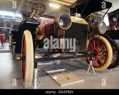 The 1907 Ford R is a vintage American automobile known for its simple ...