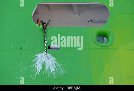 Jack up vessel innovation Stock Photo - Alamy