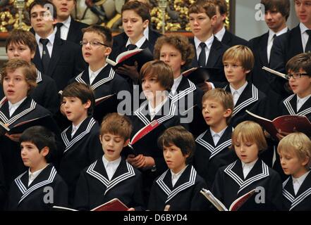 The Thomanerchor (St. Thomas Choir of Leipzig) wait sing at the St ...
