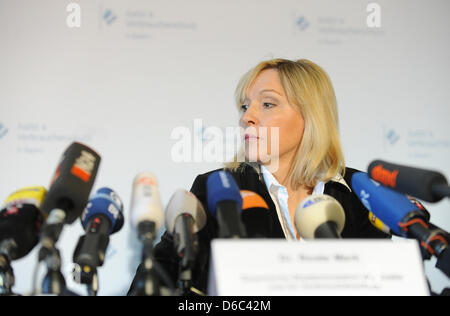 Bavarian Minister of Justice Beate Merk poses with stilt artists ...