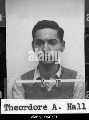 Hall Ted at Los Alamos National Laboratory engages in scientific ...