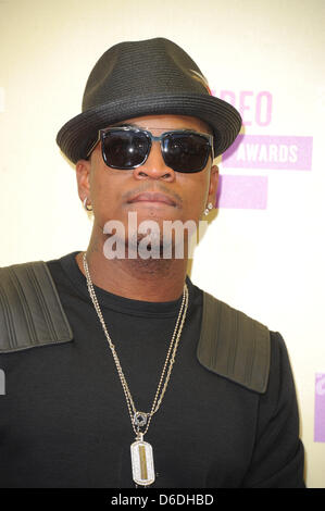 Singer Ne-Yo arrives at the MTV Video Music Awards at Staples Centre in ...
