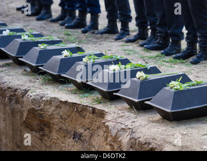 German soldiers stand behind coffins containing the mortal remains of ...